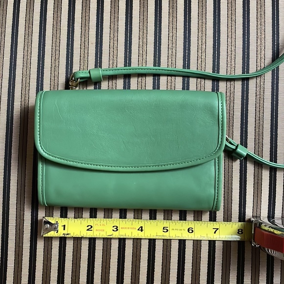 Coach | Bags | Vintage Coach Envelope Swing Wallet 4873 Leaf Verified ...